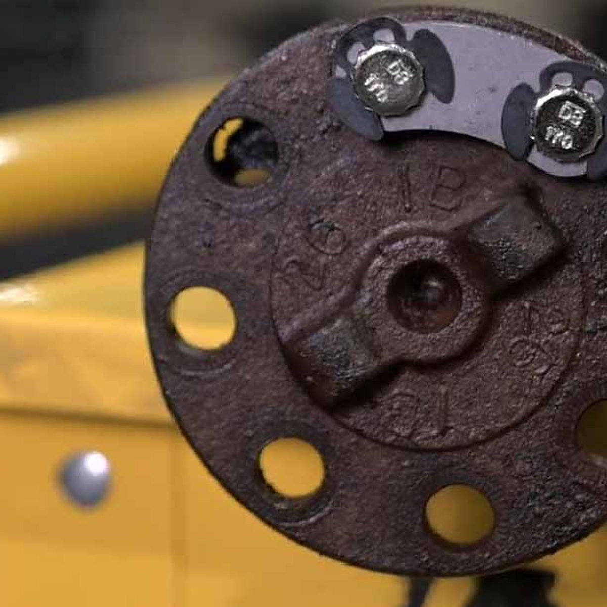 Motor Trend 4×4 Garage and Stage 8’s GM Corporate 14-Bolt Kit – Stage 8